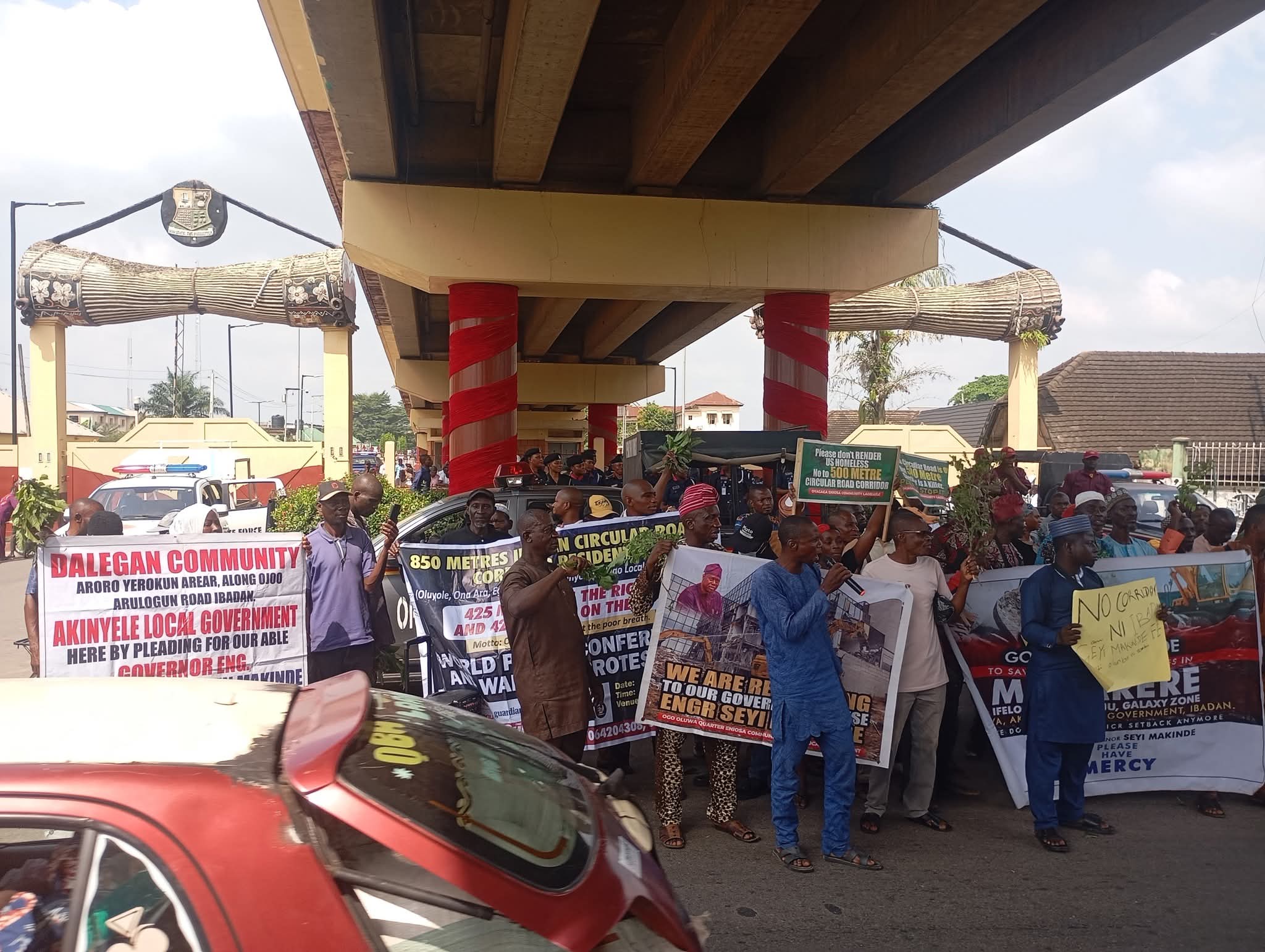 Breaking: Ibadan Residents Protest Circular Road Demolition Plan at Oyo ...